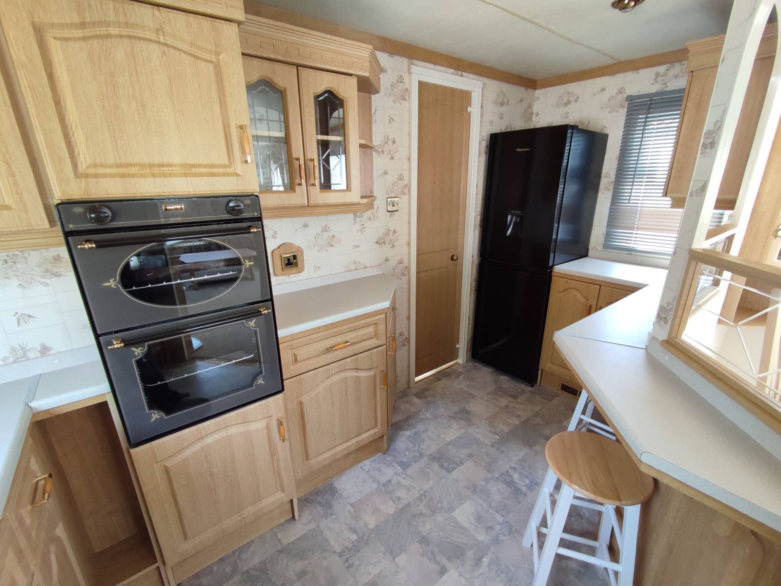 Atlas Oakwood Super | Springfield Caravans